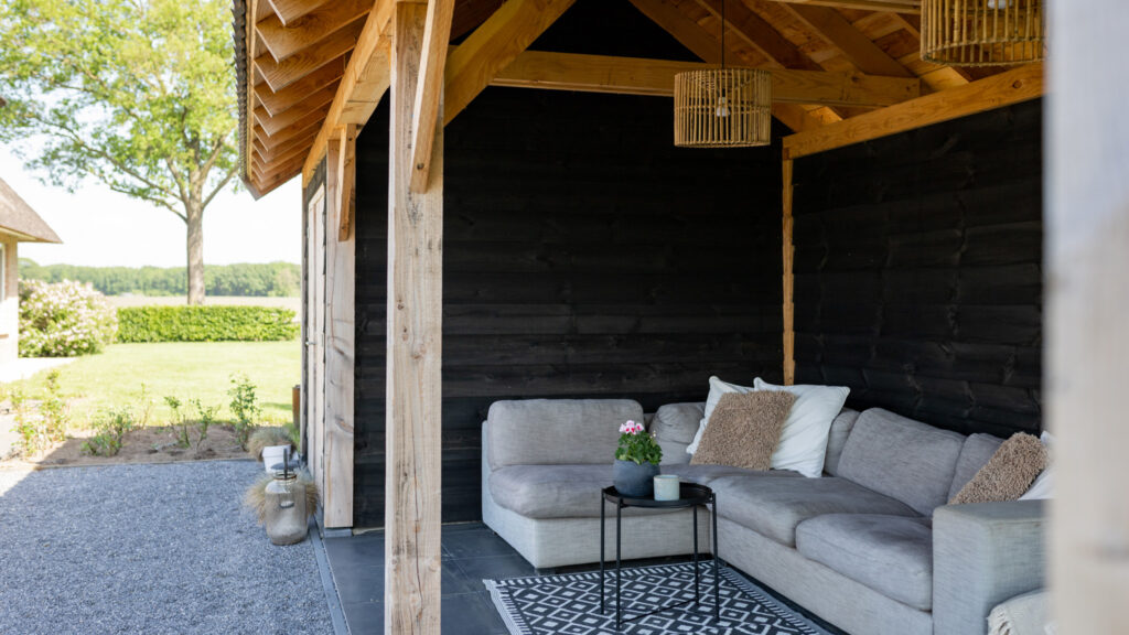 Bestel nu je douglas zadeldak met schuur Gent. Outdoor Gigant.