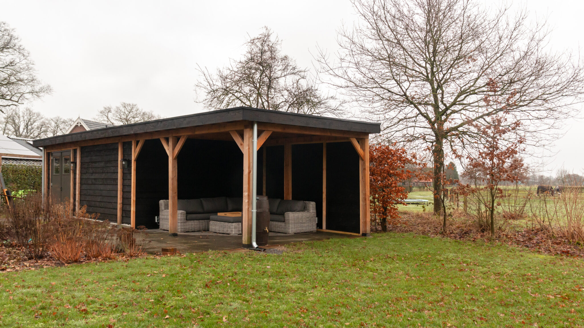L-vorm Moderne douglas overkapping met schuur